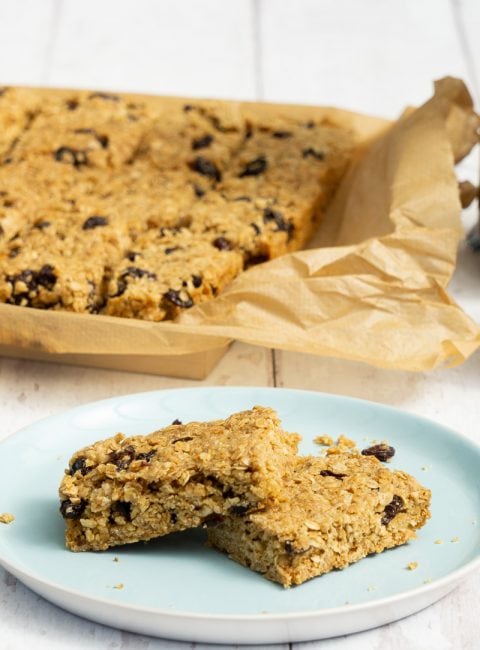 Fly Cemetery: Scottish Fruit Slice Recipe - Scottish Scran